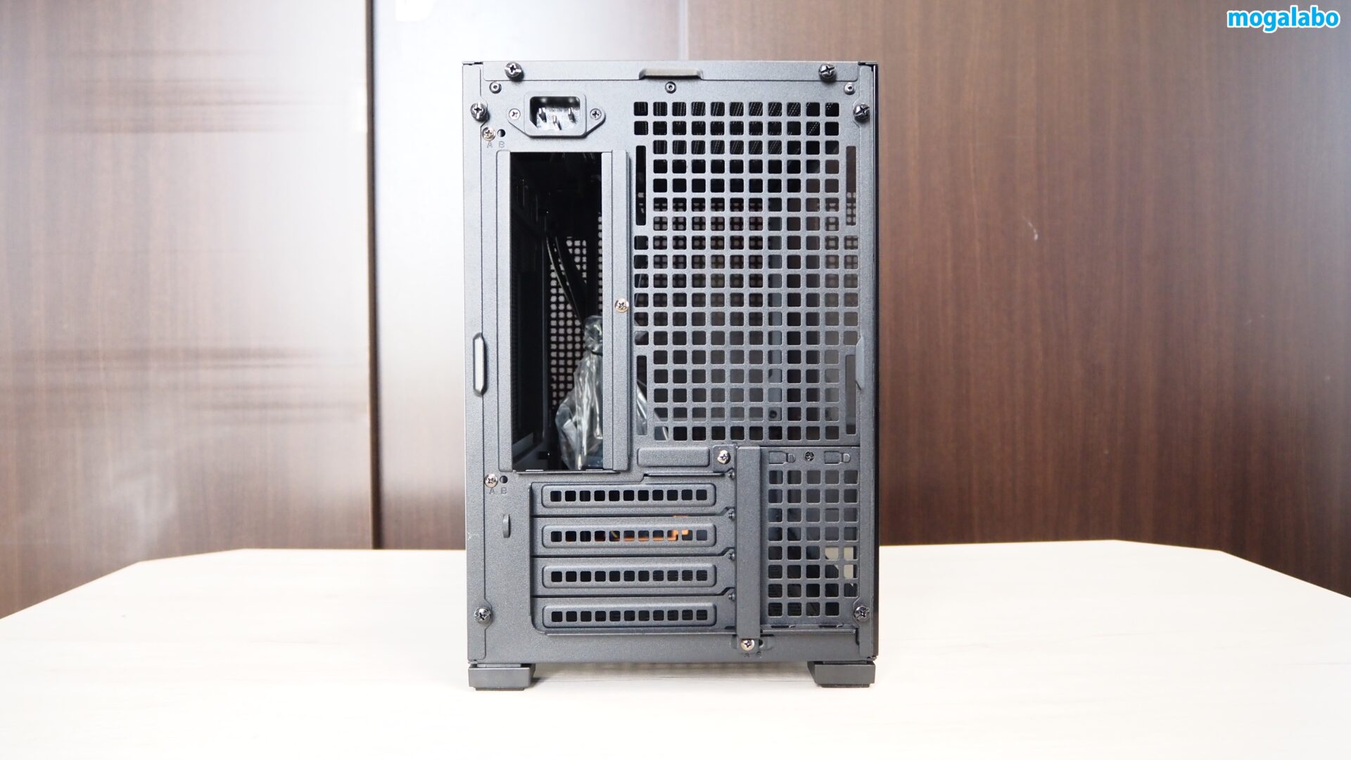 JONSBO D32 PRO レビュー｜Mini-ITX＆Micro ATX対応の小型ゲーミングPCケースの決定版